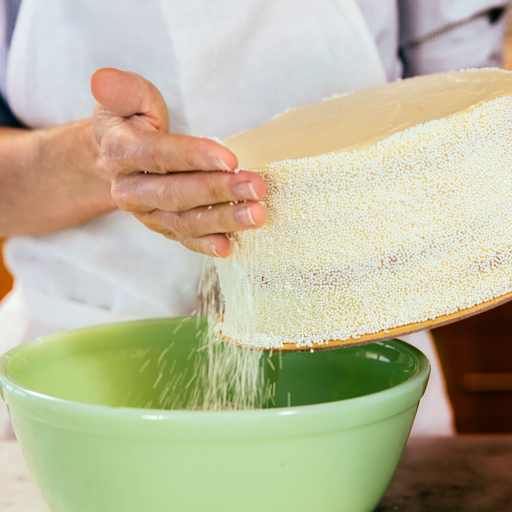 Step-By-Step: How to Frost a Cake - Sunset Magazine