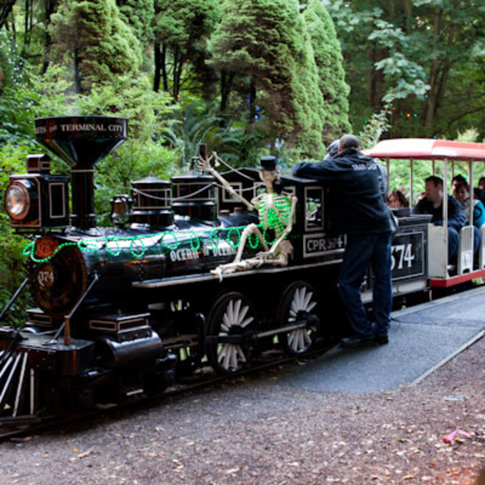 10 Fright-Tastic Haunted Houses, Mazes, & More - Sunset Magazine