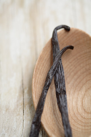 How to Make Homemade Vanilla Extract and Never Buy Imitation Stuff ...