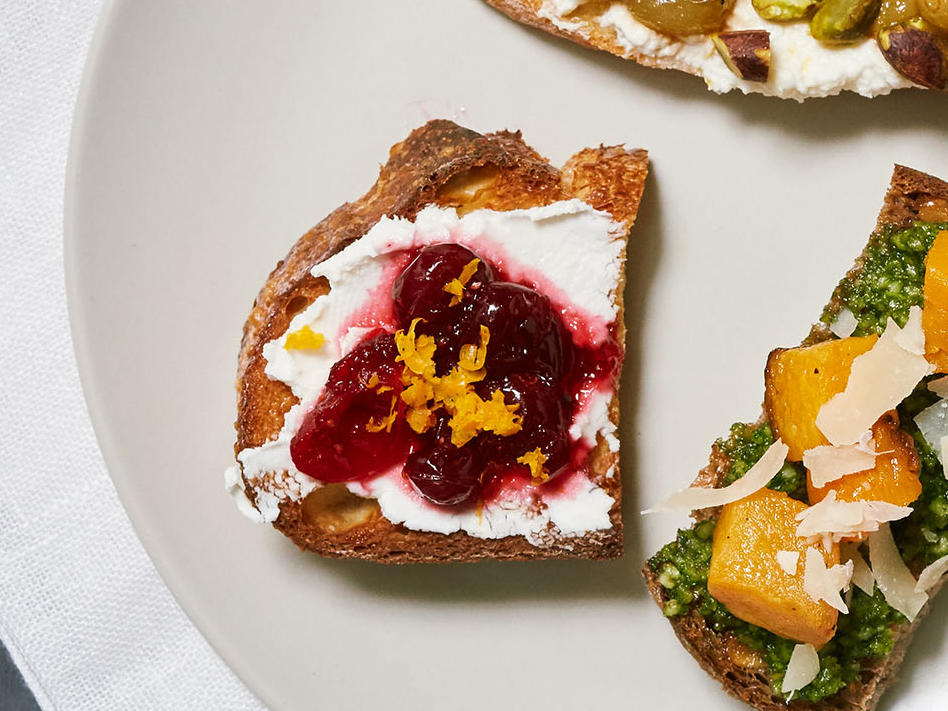 Cranberry Relish and Goat Cheese Toasts Recipe – Sunset Magazine