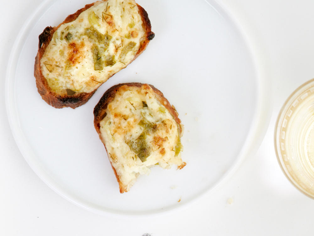 Herbed Onion Parmesan Toasts Recipe – Sunset Magazine