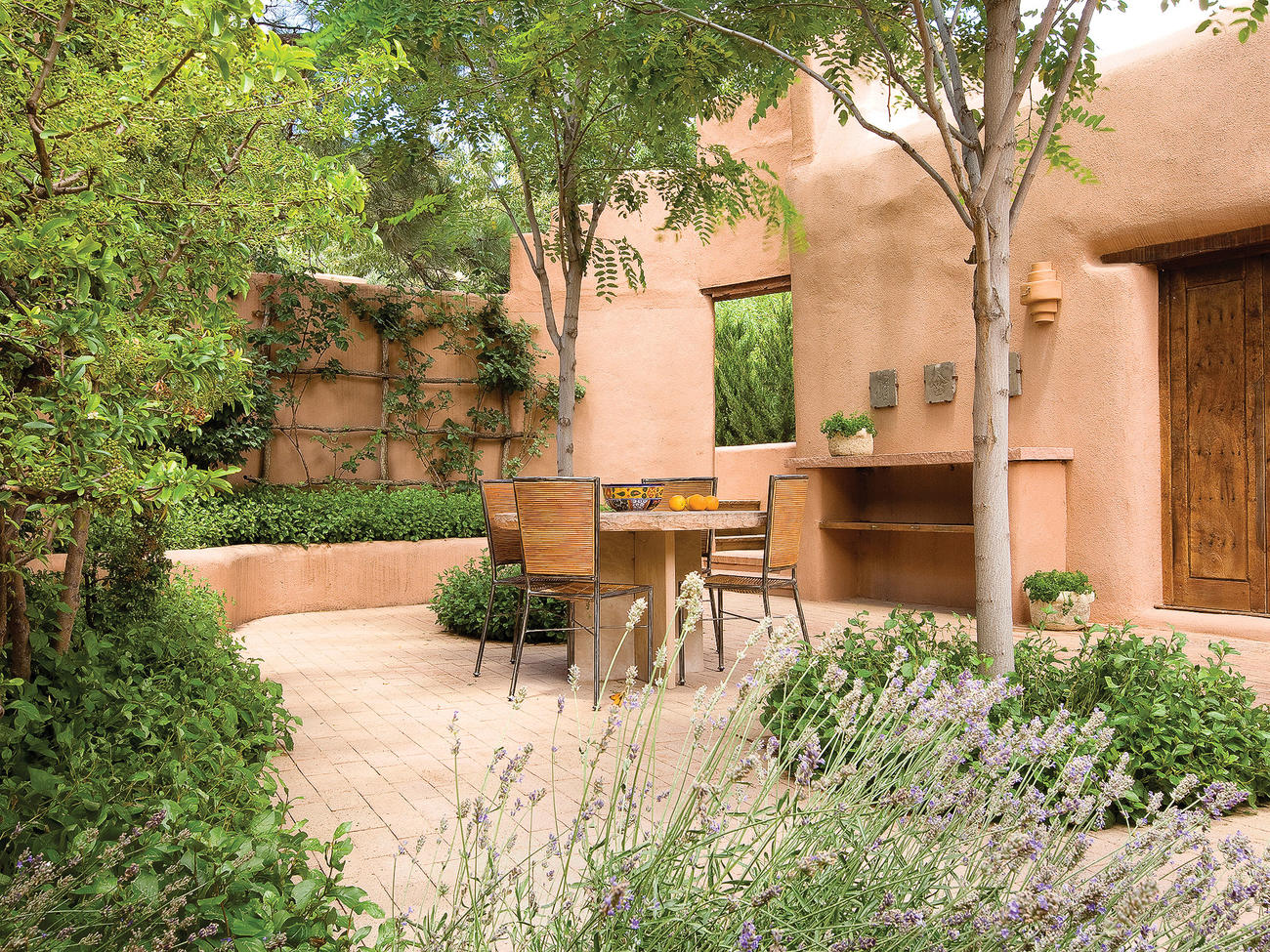 Courtyard Dining Room – Sunset Magazine
