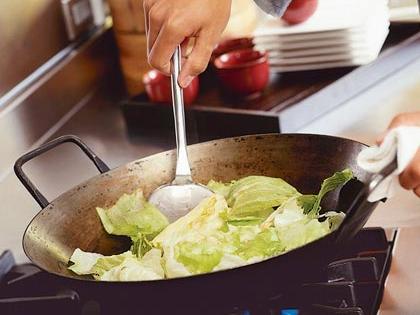 Stir-fried Garlic Lettuce (Shoon Chow Saang Choy) Recipe – Sunset Magazine