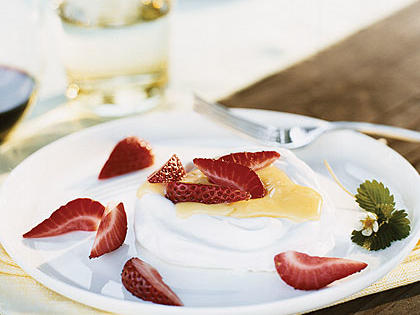 Meringue Cups with Strawberries & Meyer Lemon Curd Recipe – Sunset Magazine