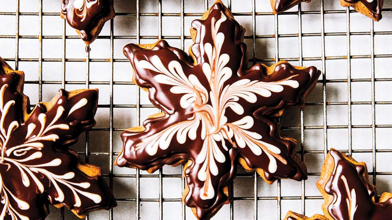 How to Ice Gingerbread Cookies - Sunset Magazine